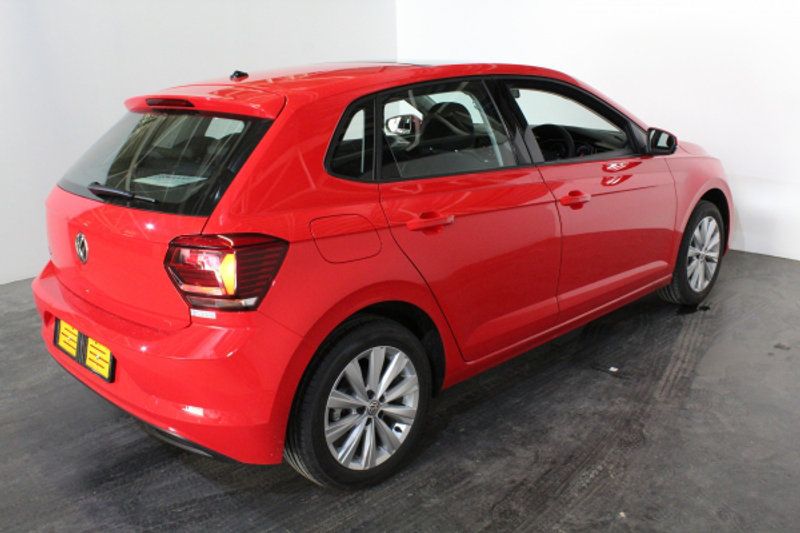 Volkswagen Polo • 2014 • 90,787 km • R 33000 ZAR - Carros.com