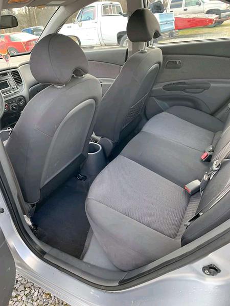 Kia Rio • 2010 • 156,000 km • $ 7000 USD - Carros.com
